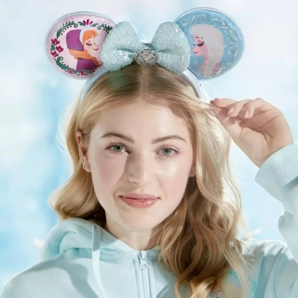 Disney | Accessories | Nwt Disney Parks Frozen Th Anniversary Anna Elsa ...